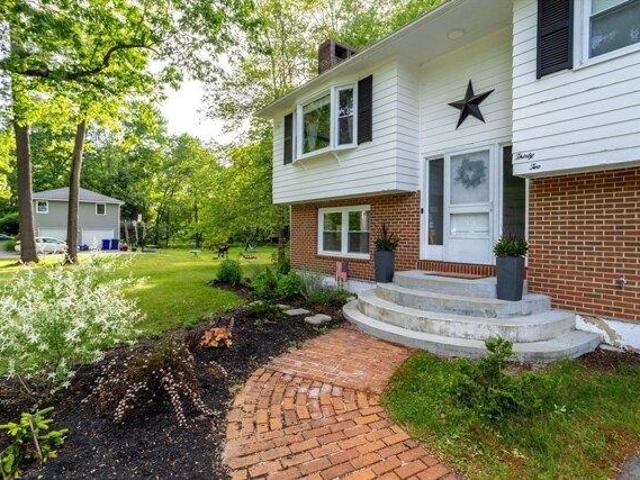 house with 3 bedroom, Hudson NH ES104376567