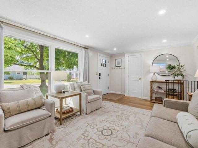 house with 3 bedroom, Hudson NH ES104376682