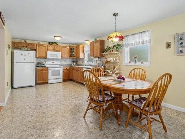 house with 3 bedroom, Hudson NH ES105107459