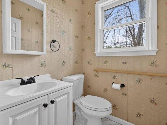 house with 3 bedroom, Hudson NH ES105174364