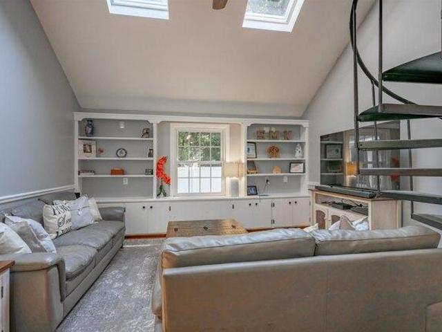 house with 3 bedroom, Hudson NH ES105231943
