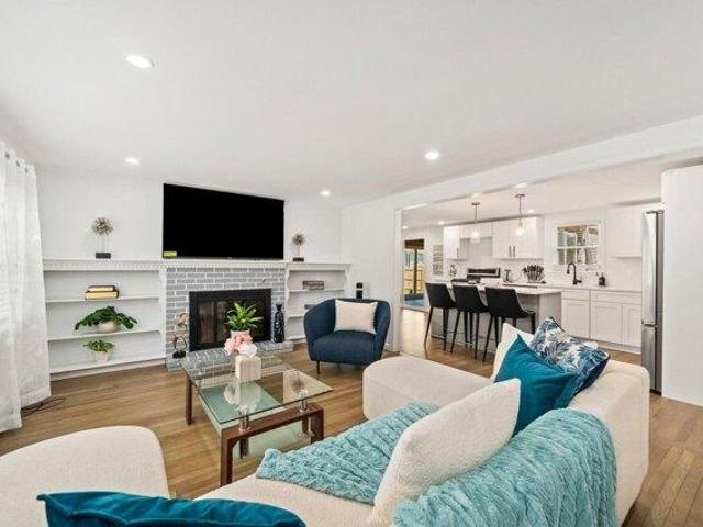 house with 3 bedroom, Hyannis MA ES103548514