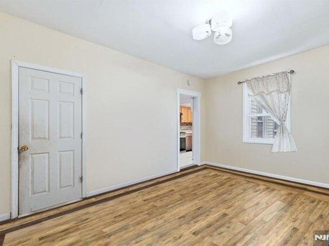 house with 3 bedroom, Irvington NJ DLS102762568