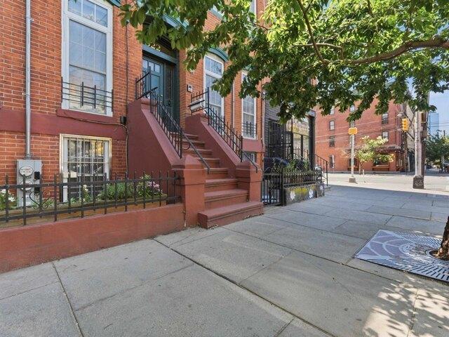 house with 3 bedroom, Jersey City NJ DS104192522