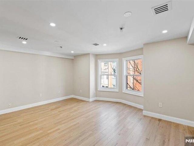 house with 3 bedroom, Jersey City NJ ES104235438