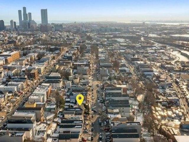 house with 3 bedroom, Jersey City NJ ES104540652