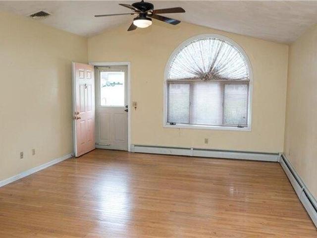 house with 3 bedroom, Johnston RI DLS103034243