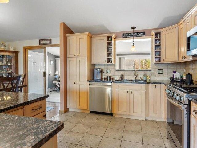 house with 3 bedroom, Johnston RI ES103220655