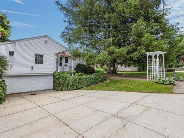 house with 3 bedroom, Johnston RI ES103443138