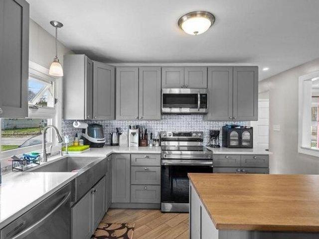 house with 3 bedroom, Johnston RI ES103969214