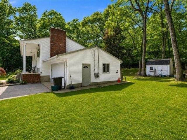 house with 3 bedroom, Johnston RI ES104011720