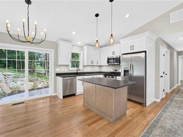 house with 3 bedroom, Johnston RI ES104297006