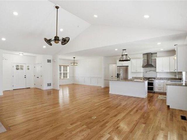 house with 3 bedroom, Johnston RI ES104511333