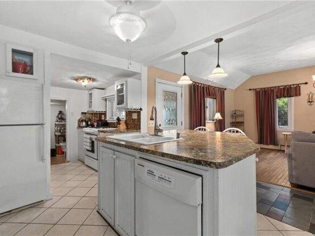 house with 3 bedroom, Johnston RI ES105105845