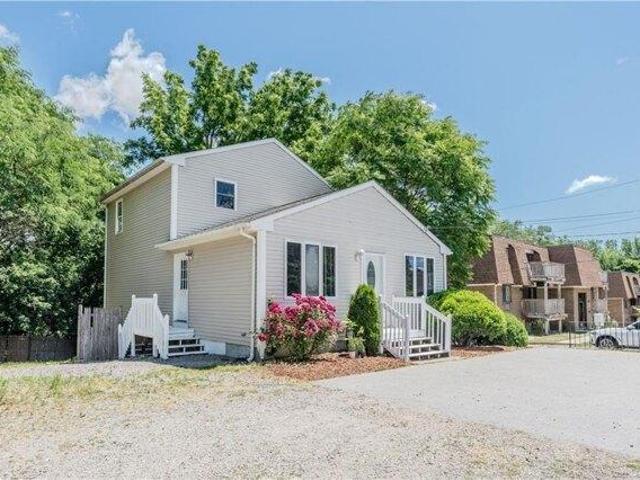 house with 3 bedroom, Johnston RI ES105105808