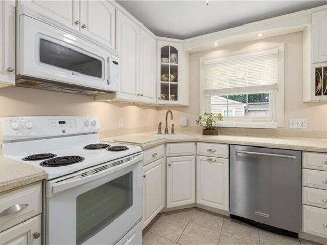 house with 3 bedroom, Johnston RI ES105106319