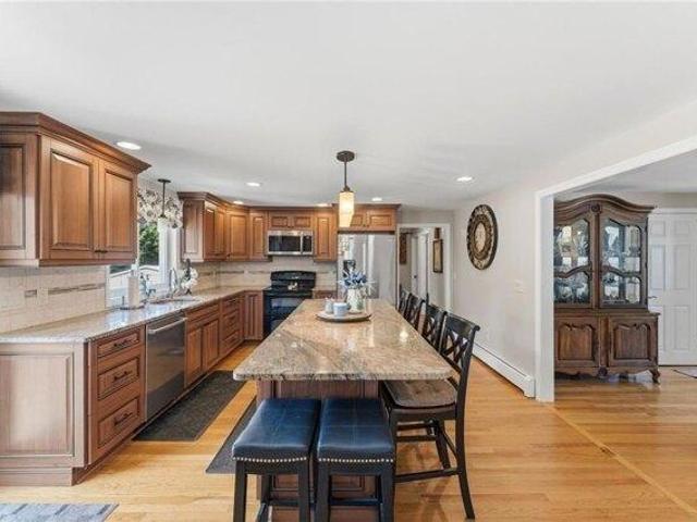 house with 3 bedroom, Johnston RI ES105106508