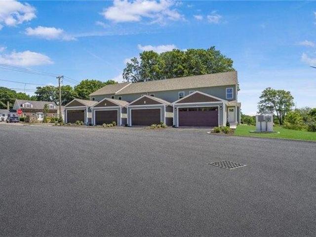house with 3 bedroom, Johnston RI ES105114405