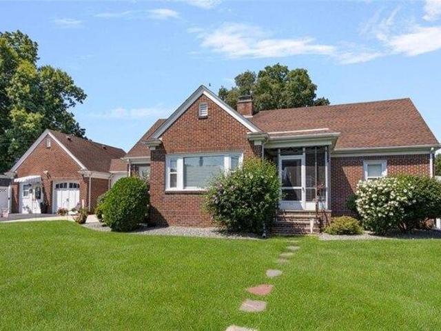 house with 3 bedroom, Johnston RI ES105204999