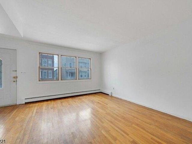 house with 3 bedroom, Kearny NJ ES104351279