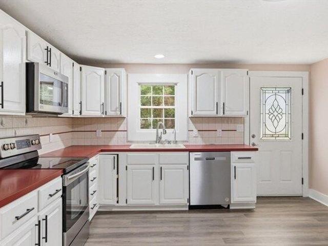 house with 3 bedroom, Lancaster MA ES105142559