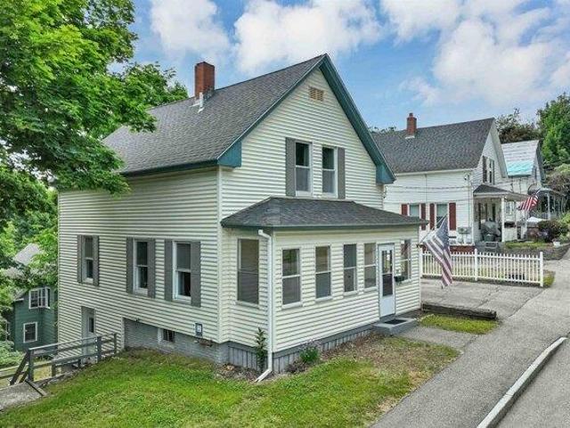 house with 3 bedroom, Laconia NH DS104152365