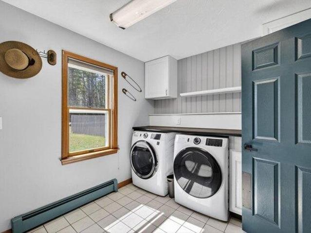house with 3 bedroom, Laconia NH DS102254268