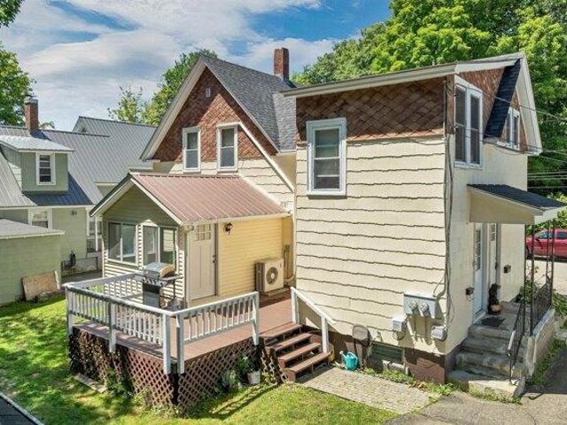 house with 3 bedroom, Laconia NH ES104569331