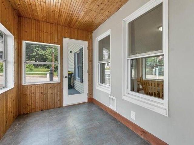 house with 3 bedroom, Laconia NH ES105106464