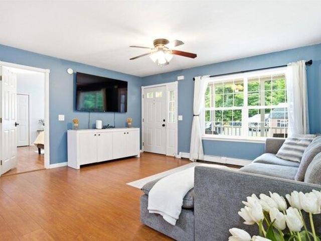 house with 3 bedroom, Laconia NH ES105144700