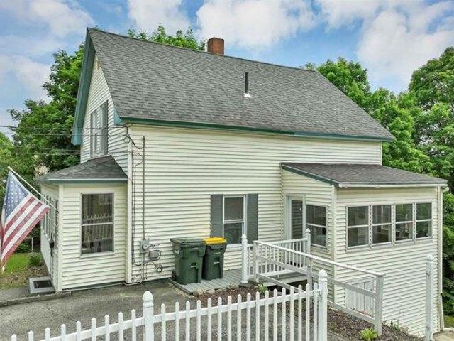 house with 3 bedroom, Laconia NH ES103441332