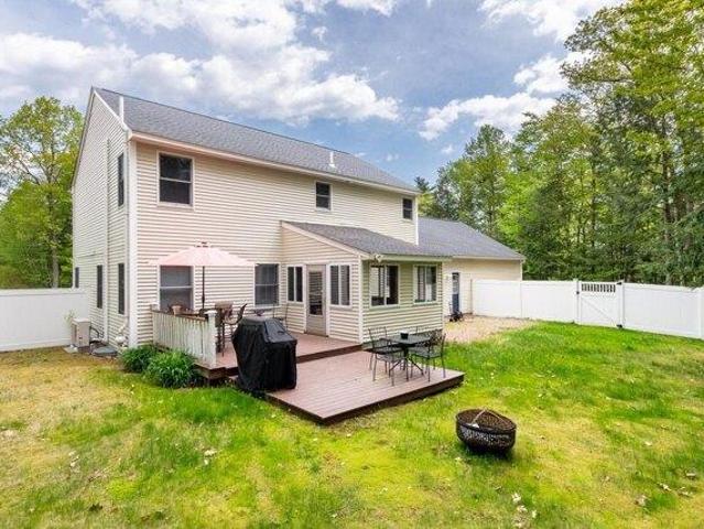house with 3 bedroom, Laconia NH ES103665283