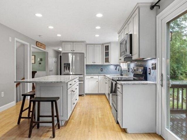 house with 3 bedroom, Lakeville MA ES105092701
