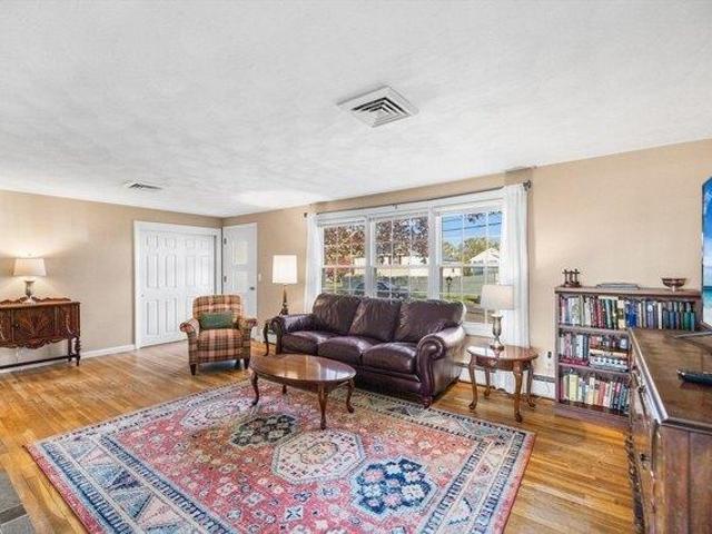 house with 3 bedroom, Lawrence MA DS102410389