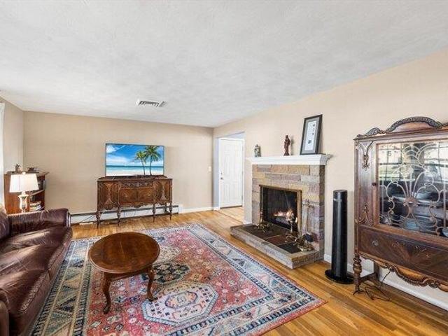 house with 3 bedroom, Lawrence MA ES102961488