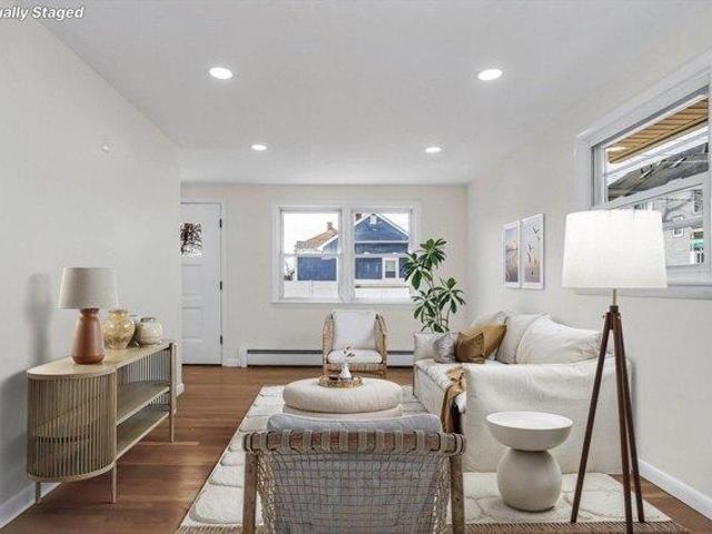house with 3 bedroom, Lawrence MA ES103443144