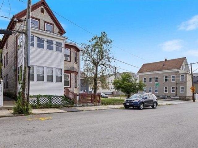 house with 3 bedroom, Lawrence MA ES105105889