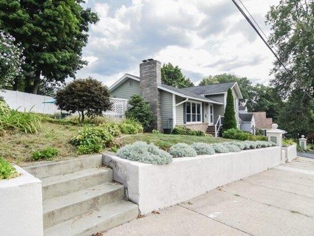 house with 3 bedroom, Lawrence MA ES105109249