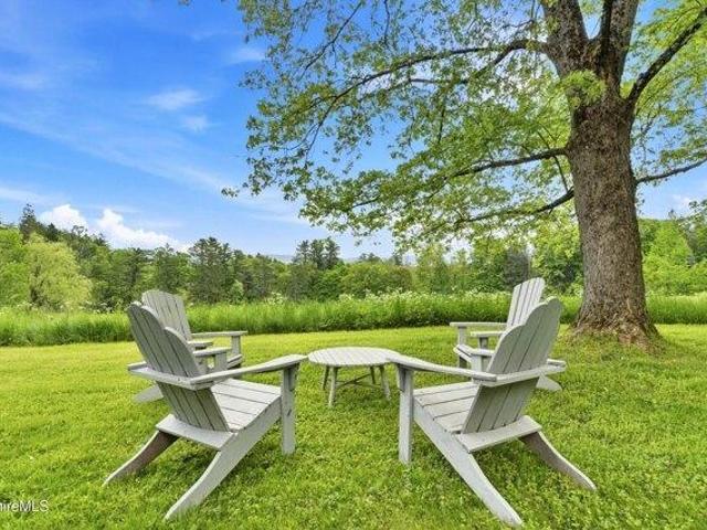 house with 3 bedroom, Lenox MA DLS102860938