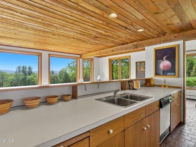 house with 3 bedroom, Lenox MA ES103808552