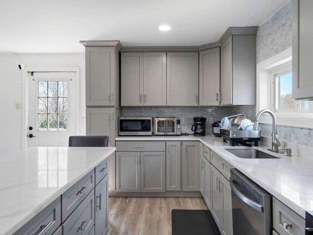 house with 3 bedroom, Leominster MA DLS102476588