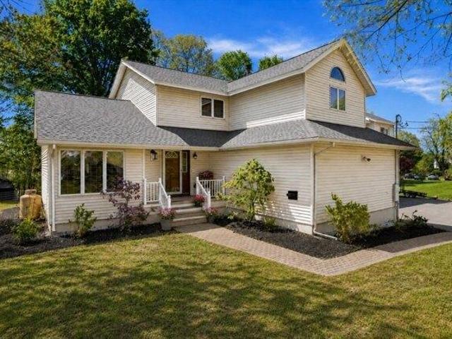 house with 3 bedroom, Leominster MA DLS103072252