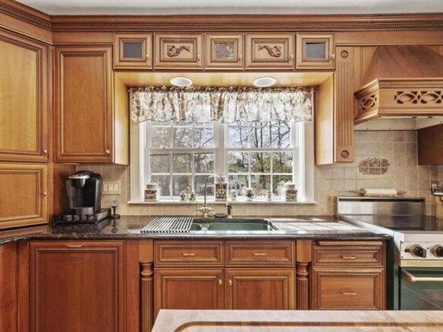 house with 3 bedroom, Leominster MA DS102776512
