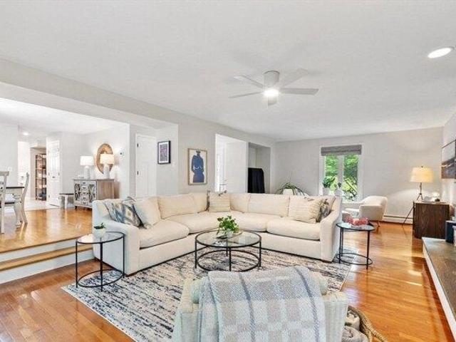 house with 3 bedroom, Leominster MA ES104352790