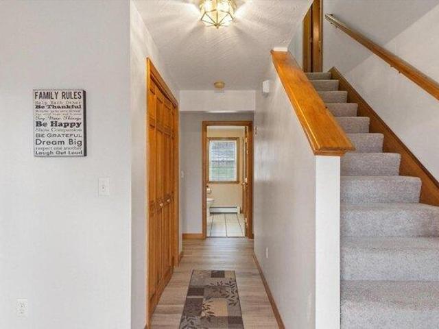 house with 3 bedroom, Leominster MA ES104407561