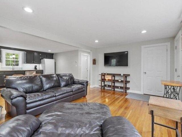 house with 3 bedroom, Leominster MA ES104789890