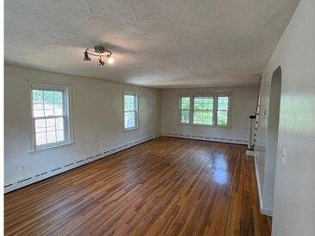 house with 3 bedroom, Leominster MA ES105040743