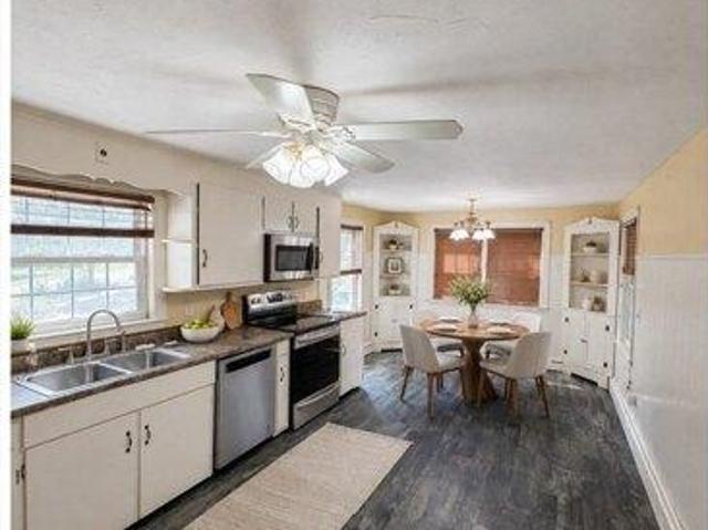 house with 3 bedroom, Leominster MA ES105127686
