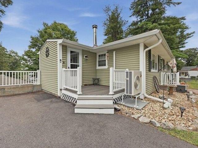 house with 3 bedroom, Leominster MA ES105156139