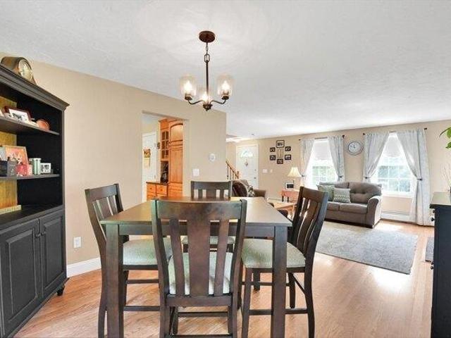 house with 3 bedroom, Leominster MA ES105206903